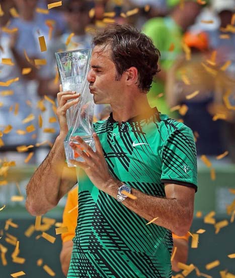 Federer hands Nadal straight-set defeat in Miami final