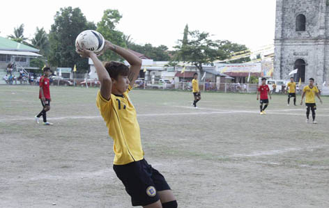 Ilonggo Tuzon sends UST booters to UAAP Final Four