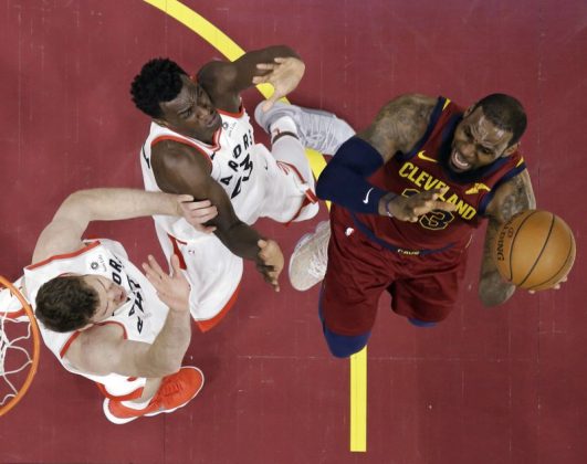 LeBron carries Cavs past Raptors