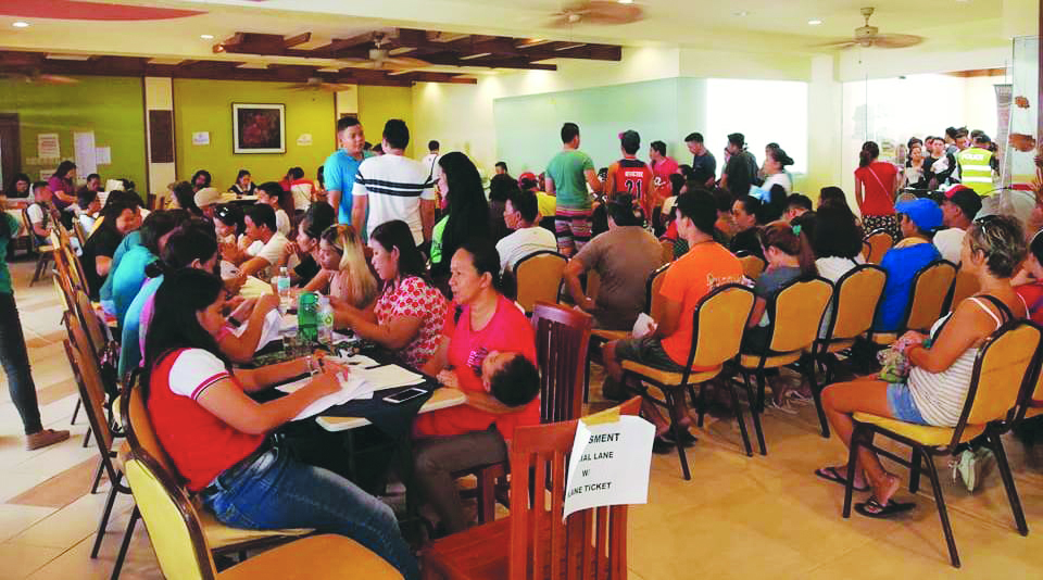 Displaced Boracay workers get travel allowance