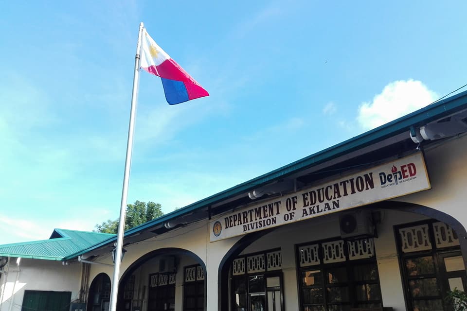 10 outstanding teachers in Aklan named