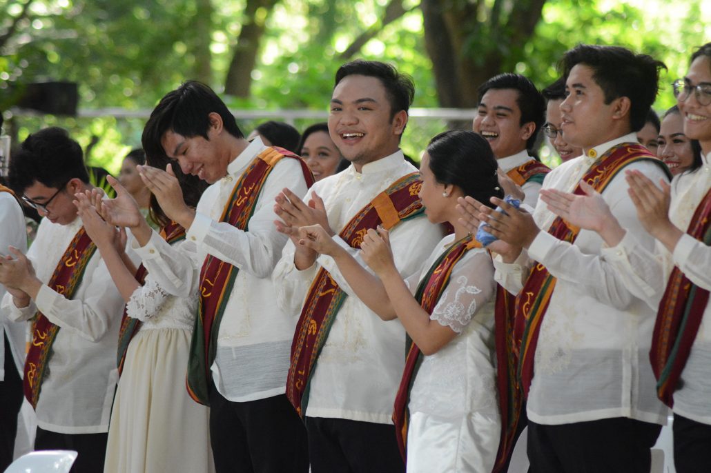 ‘Be an entrepreneur’: Former senator Manny Villar inspires UPV graduates