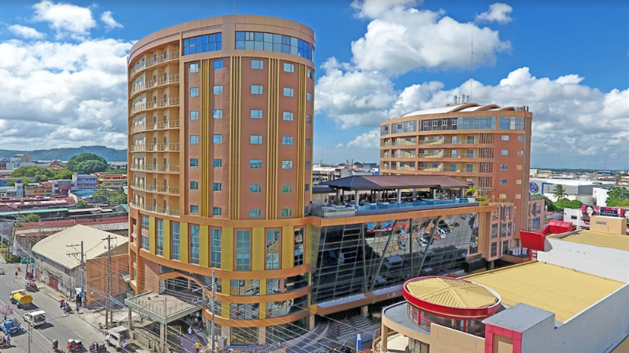 Grand Xing Imperial Hotel is high-end but not too niche