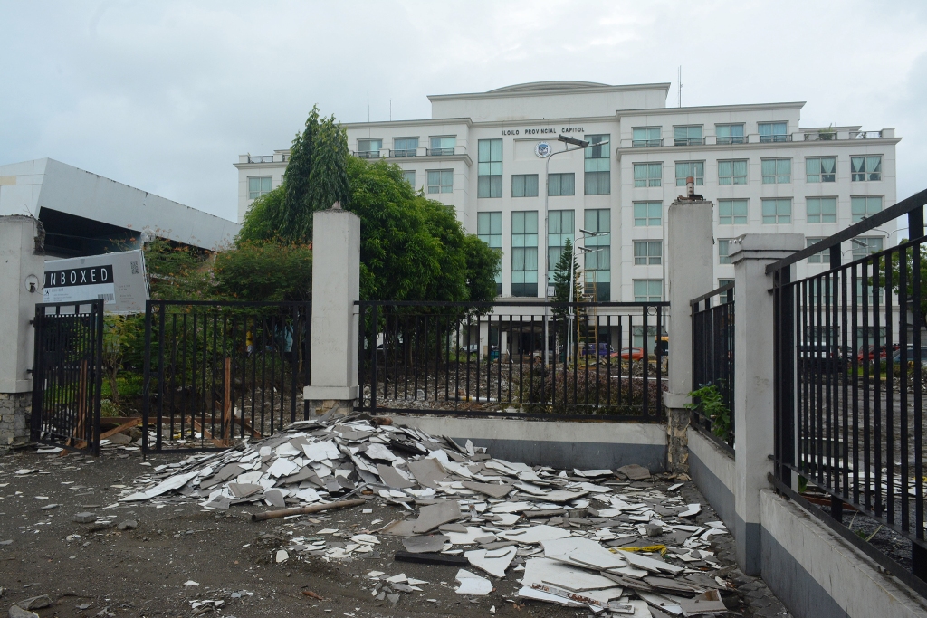 Iloilo capitol grounds’ makeover overpriced?
