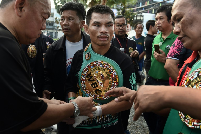 Thai ‘dwarf giant’ boxer surpasses Mayweather record with 51st win