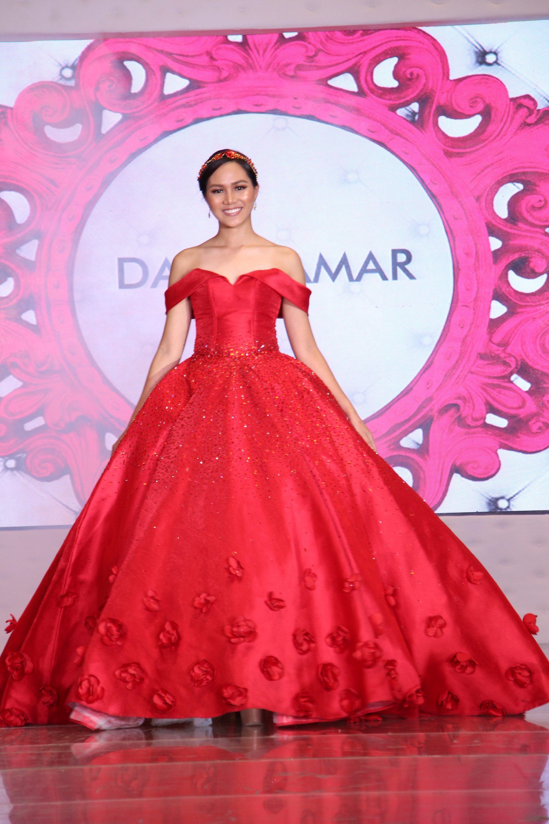 Robinsons Place Jaro hosts stunning ‘Prom and Debut’ fair