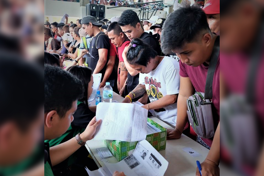 Stop faking Boracay employment – DOLE