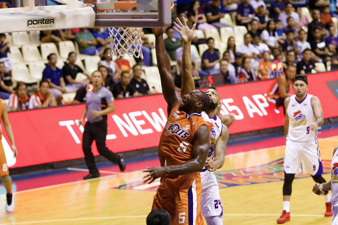 Meralco Bolts upset Magnolia but Hotshots stay on top