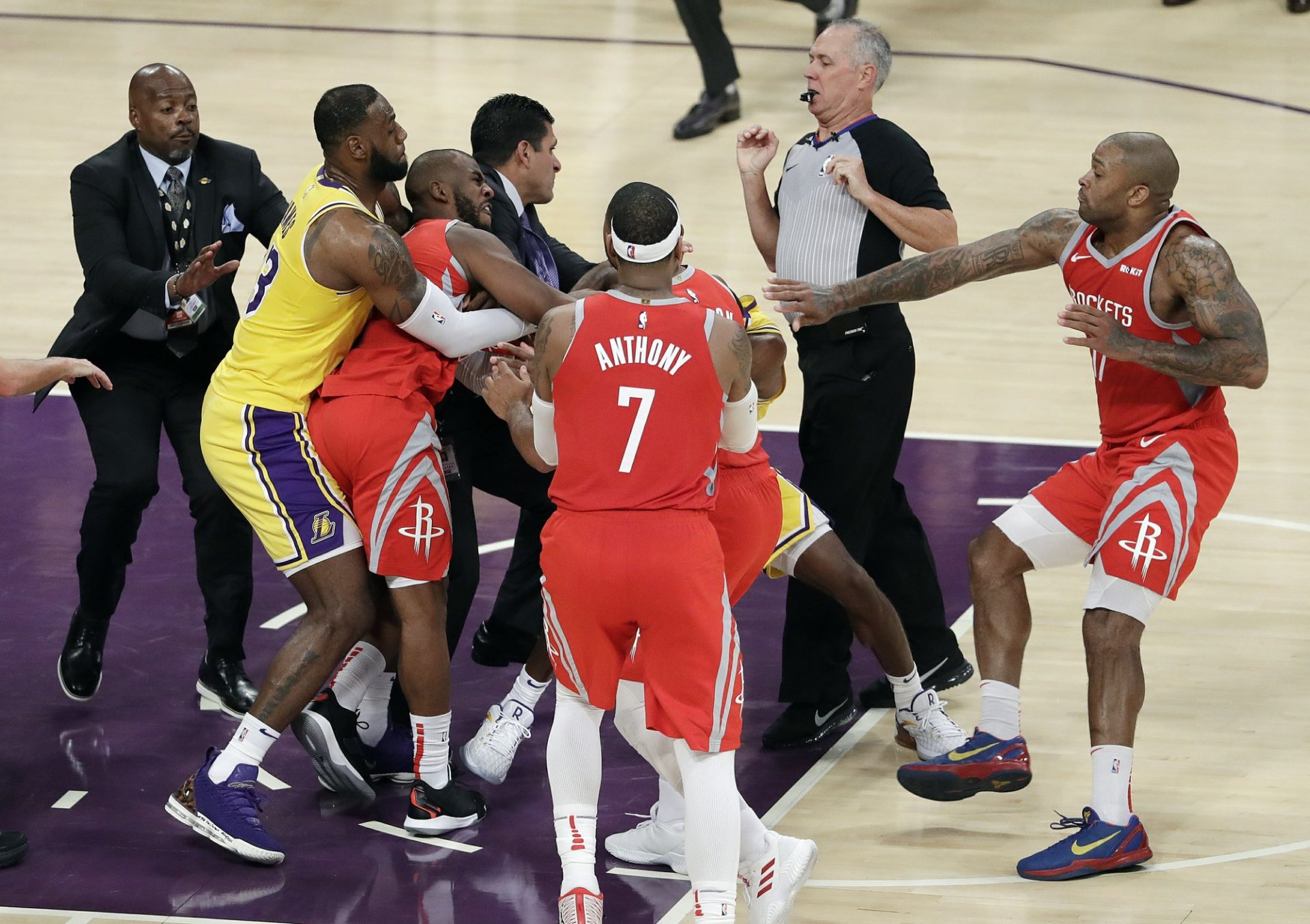Fight takes spotlight from LeBron’s Lakers home debut