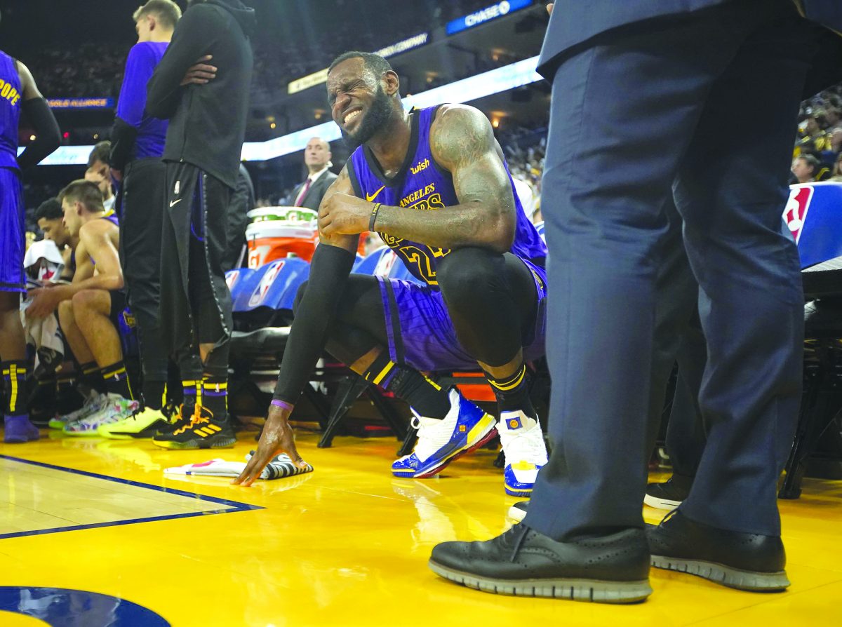 Lakers lose LeBron James to groin injury, rout Warriors
