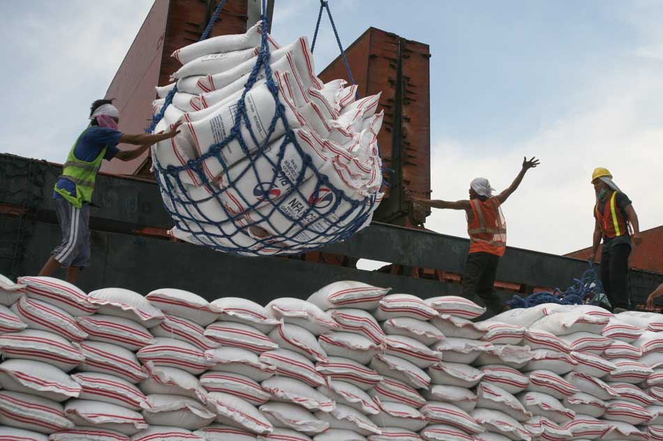 60T bags of imported rice unloaded in Bacolod City