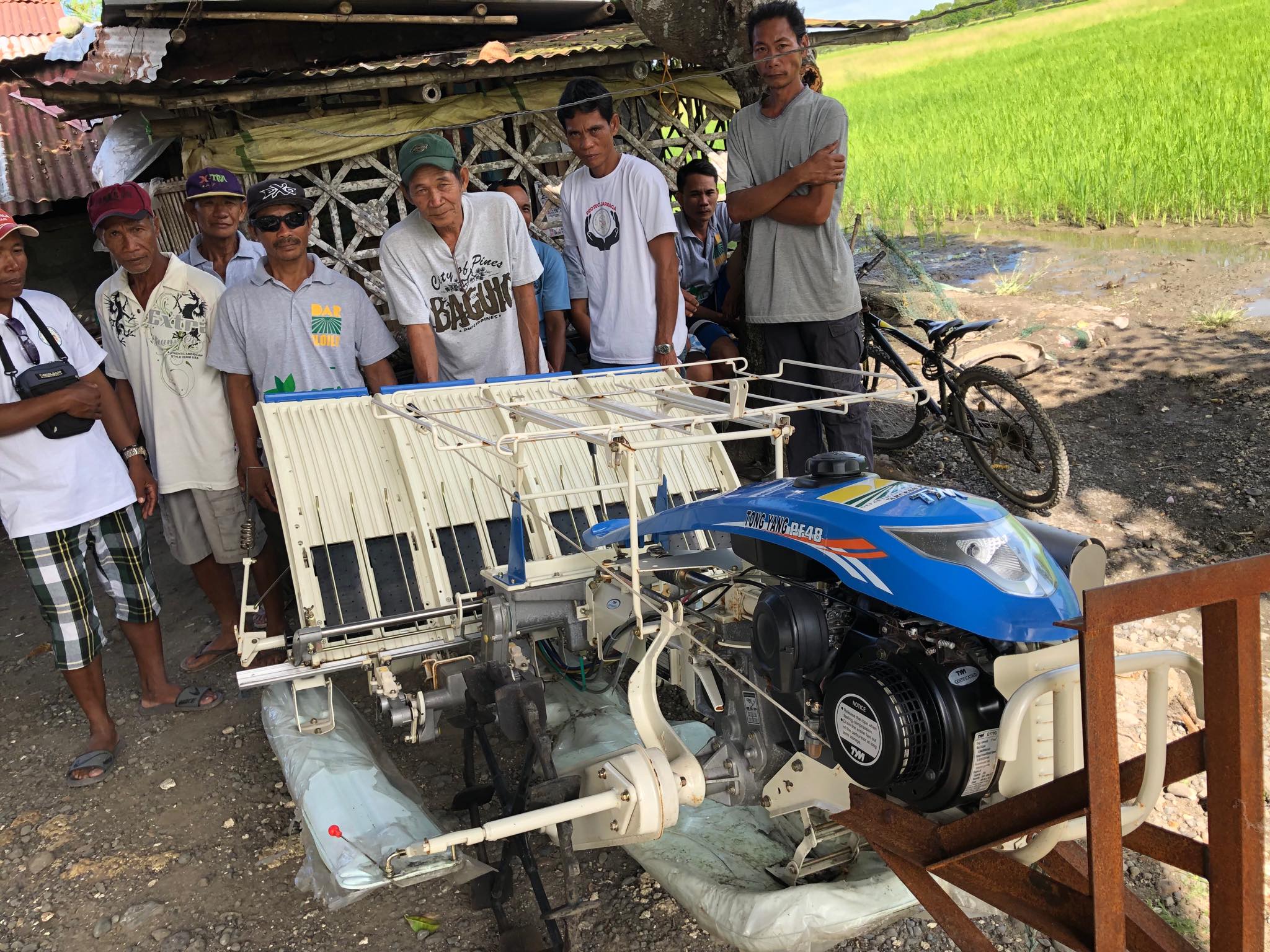 Zarraga farmers receive farm equipment from DAR