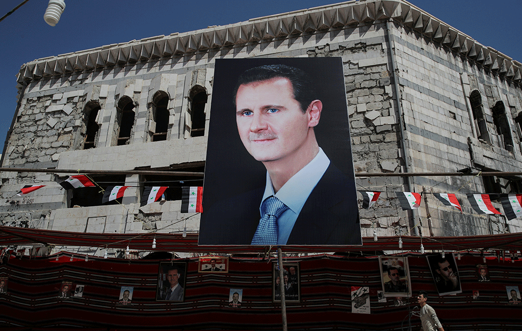New Assad statue triggers protest in Syrian revolt