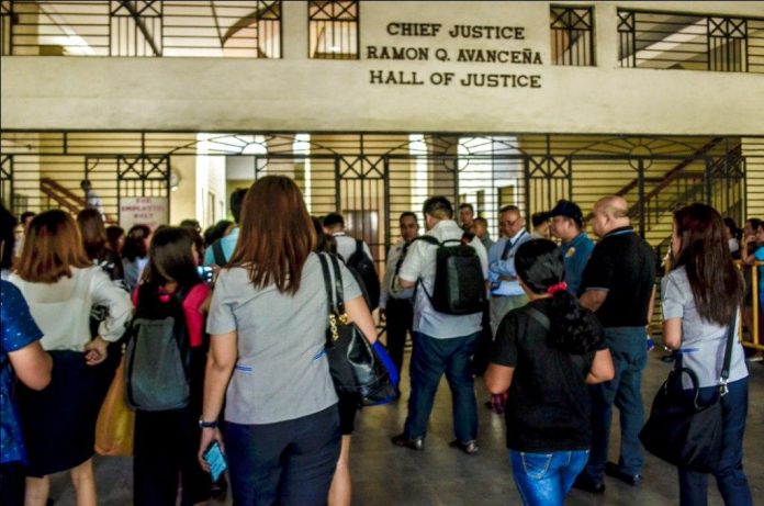 Bomb threat halts Hall of Justice court hearings