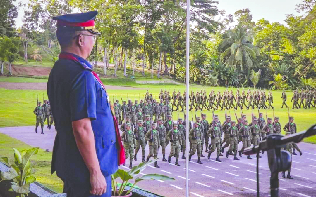 Army honors W. Visayas top cop