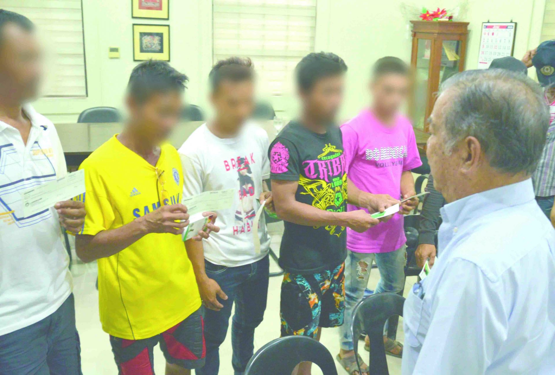 NegOcc ‘reformed rebels’ get financial aid