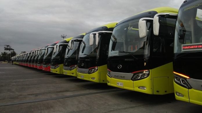 Vallacar bus employees back ousted president