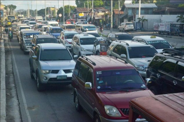 Traffic jam at major intersection irks drivers, commuters