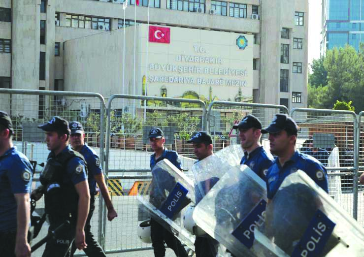 Turkish police detain 418 in Kurdish militant probe