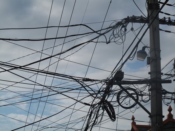 Telcos, PECO have until Dec. to fix ‘spaghetti wires’, posts