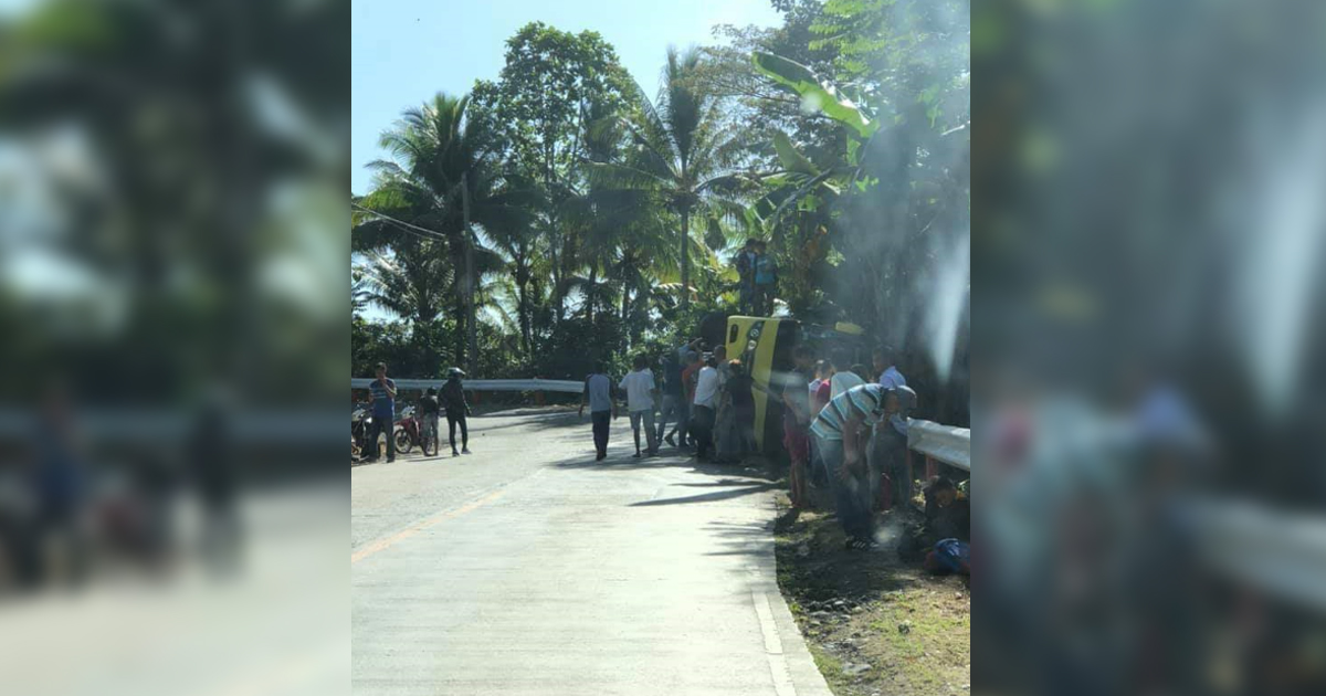 Ceres bus falls on its side; 29 injured