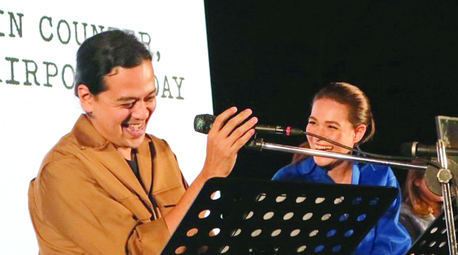 John Lloyd, Bea make surprise public appearance on V-day
