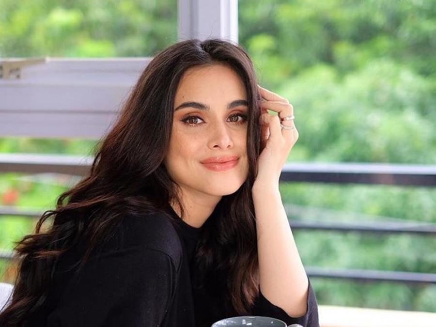 Max Collins considers water birth due to virus threat