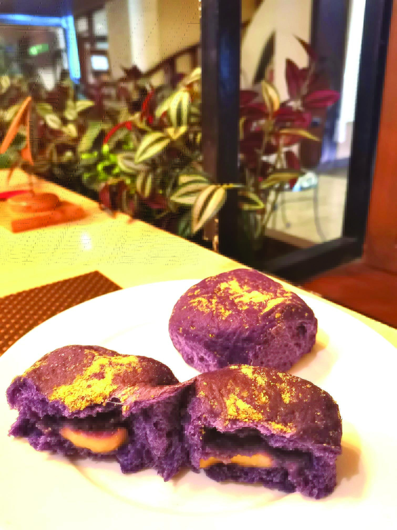 Battle of the Ube Cheese Pandesal!
