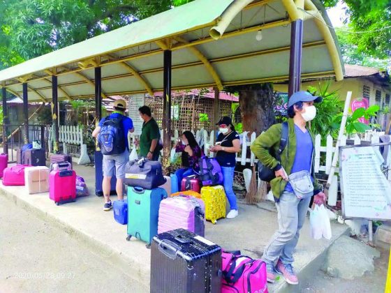 176 stranded Antique OFWs return home