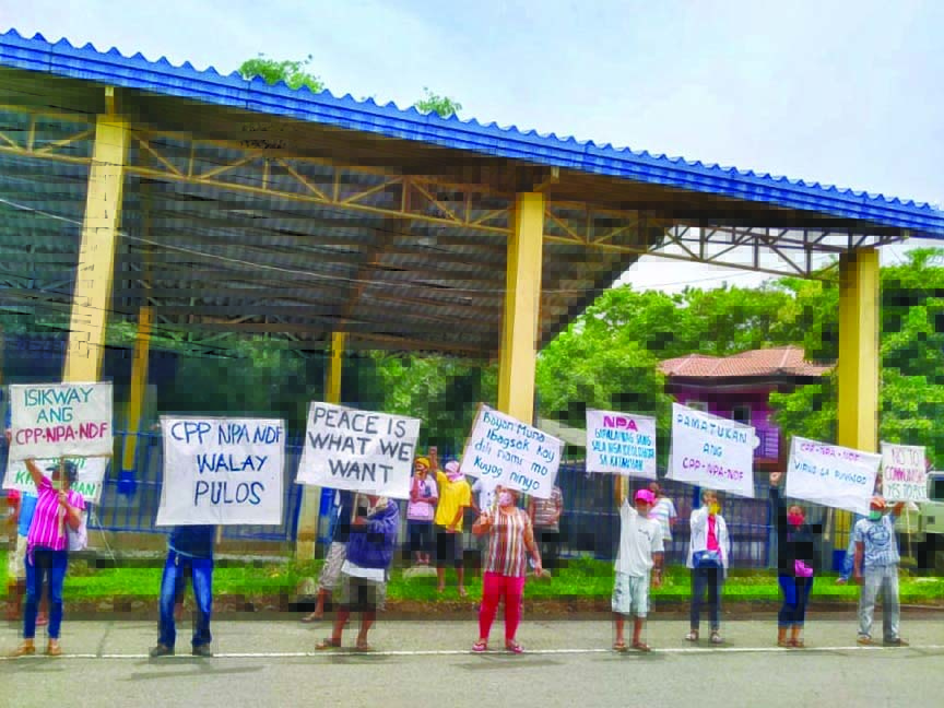 Northern NegOcc villagers cry for peace, condemn CPP-NPA