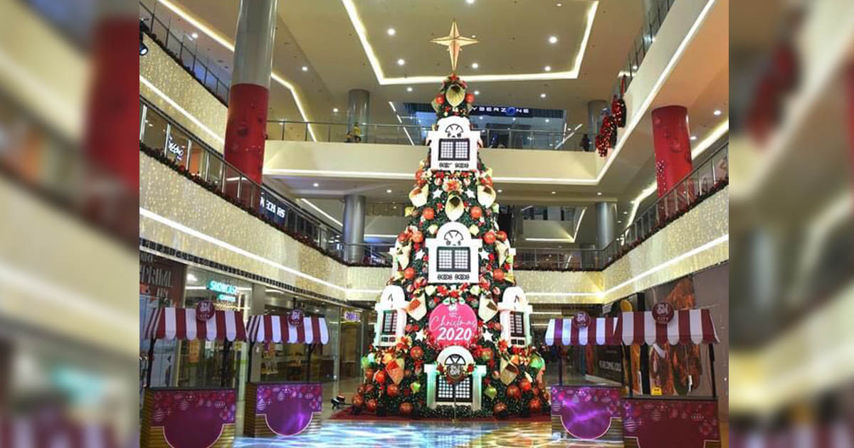 SM City Iloilo officially lights 40ft. Christmas Tree