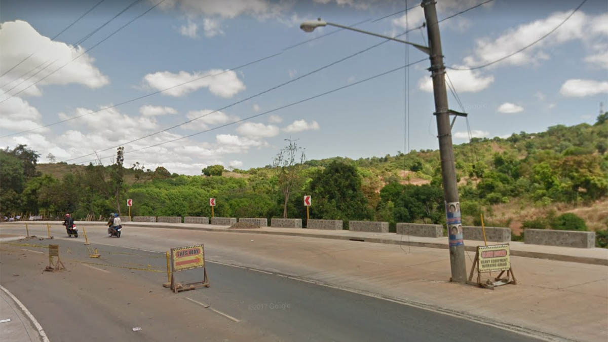 Electrical posts obstructing newly-widened roads to cost P3.7-B to relocate
