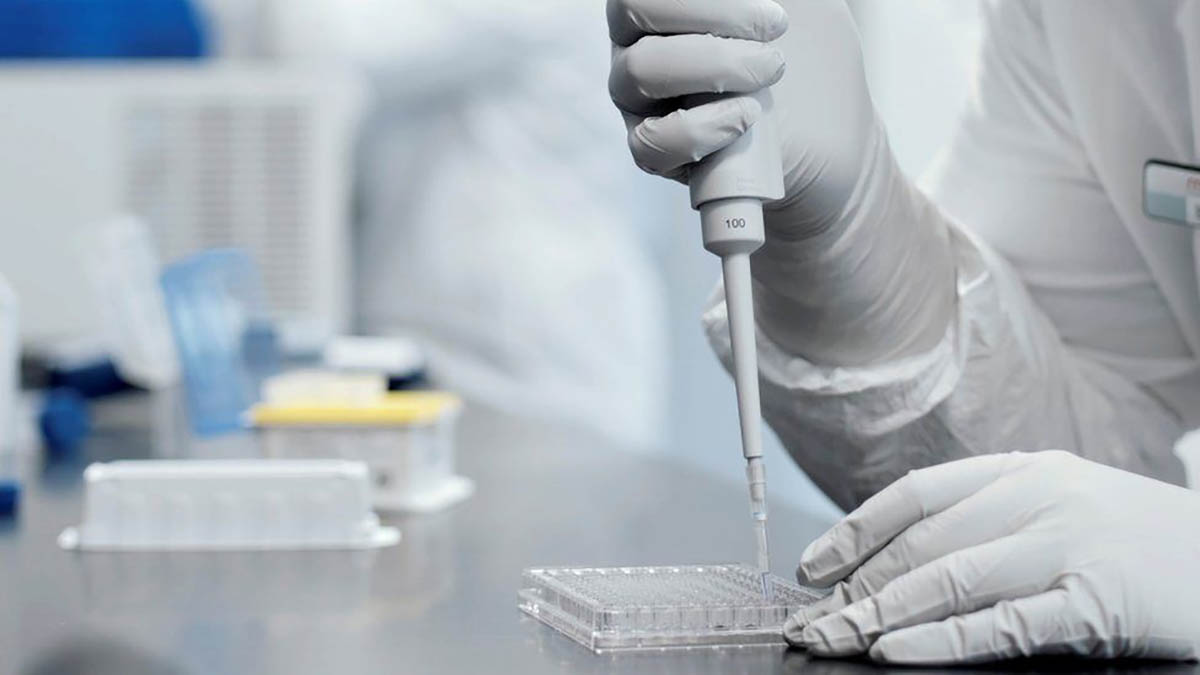 Moderna vaccine moves closer to US approval