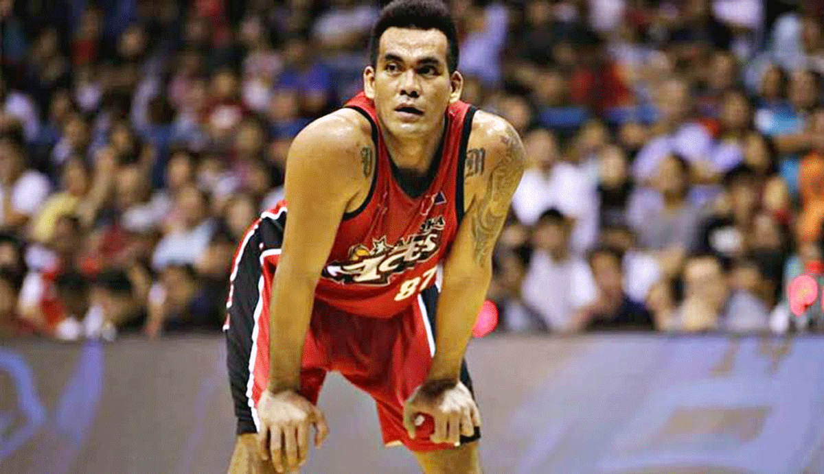 Vic Manuel stays with Alaska Aces