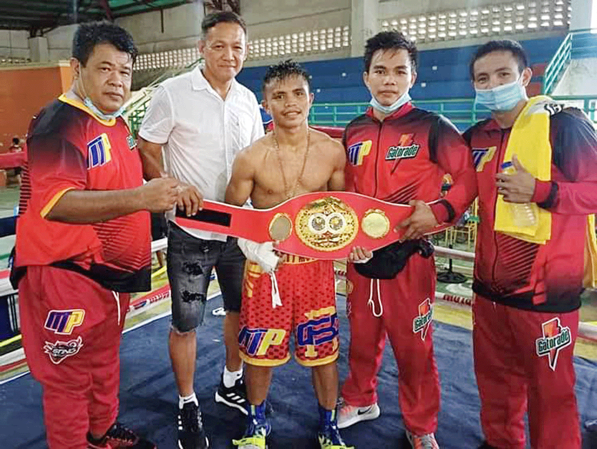 Cuarto outpoints Taduran, snatches IBF world title