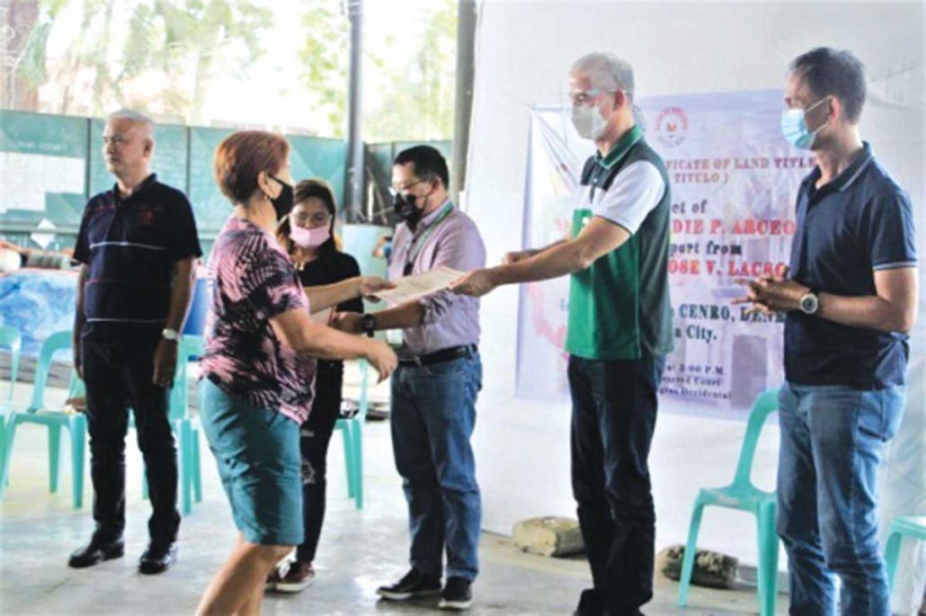 46 Negrenses benefit from DENR’s ‘Handog Titulo Program’