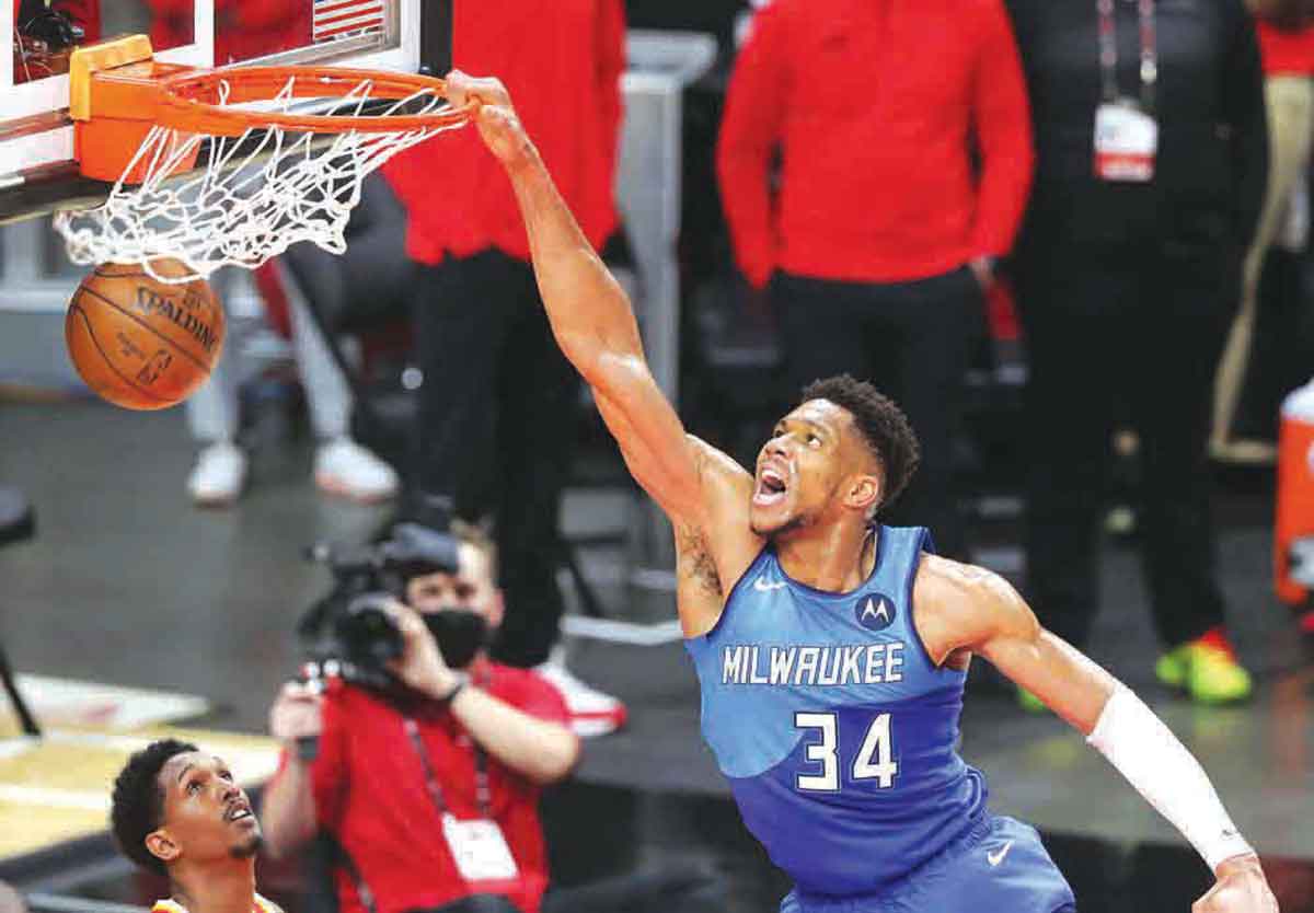 Middleton steals spotlight, leads Bucks past Hawks