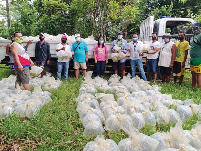 BFAR gives bangus fingerlings to Iloilo, Capiz beneficiaries