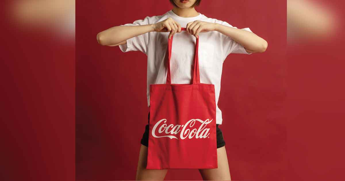 Share happiness with Miniso X Coca-Cola