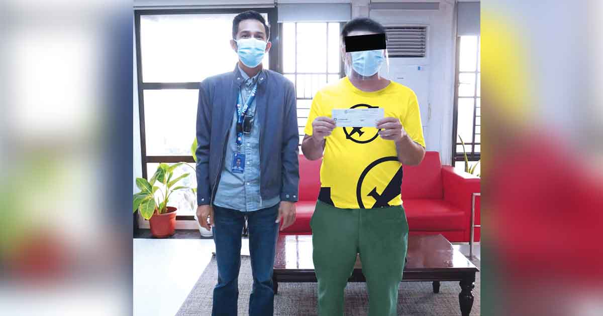 Sole winner of GrandLotto 6/55 claims winnings