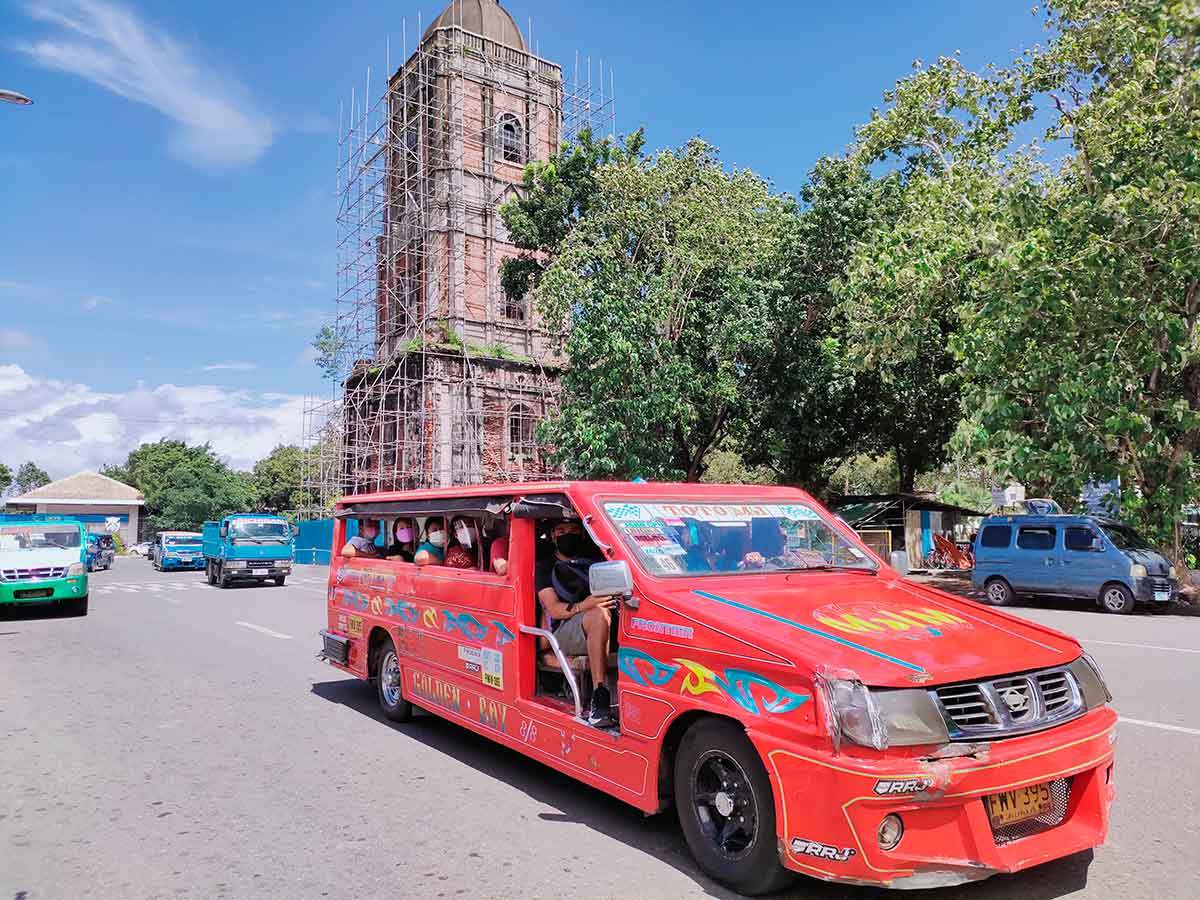 Traditional jeeps buck ‘Libre Sakay’