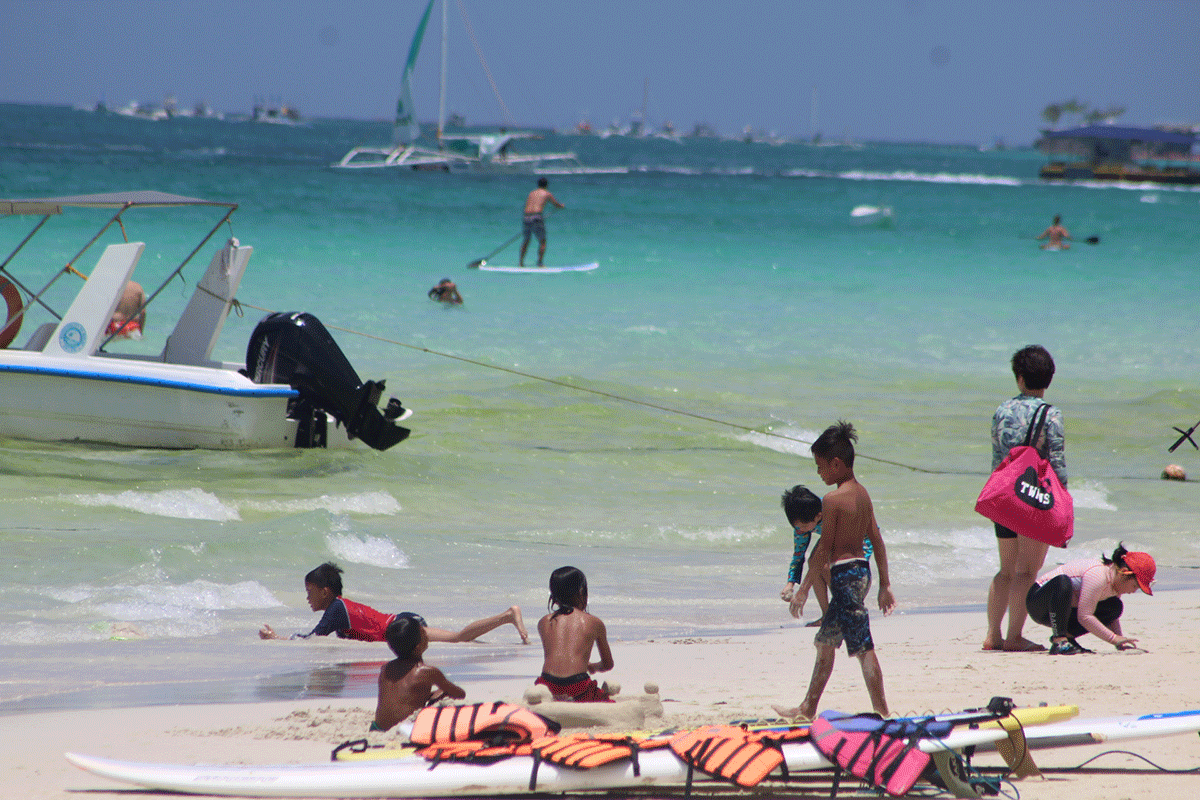 Boracay girds for int’l tourists