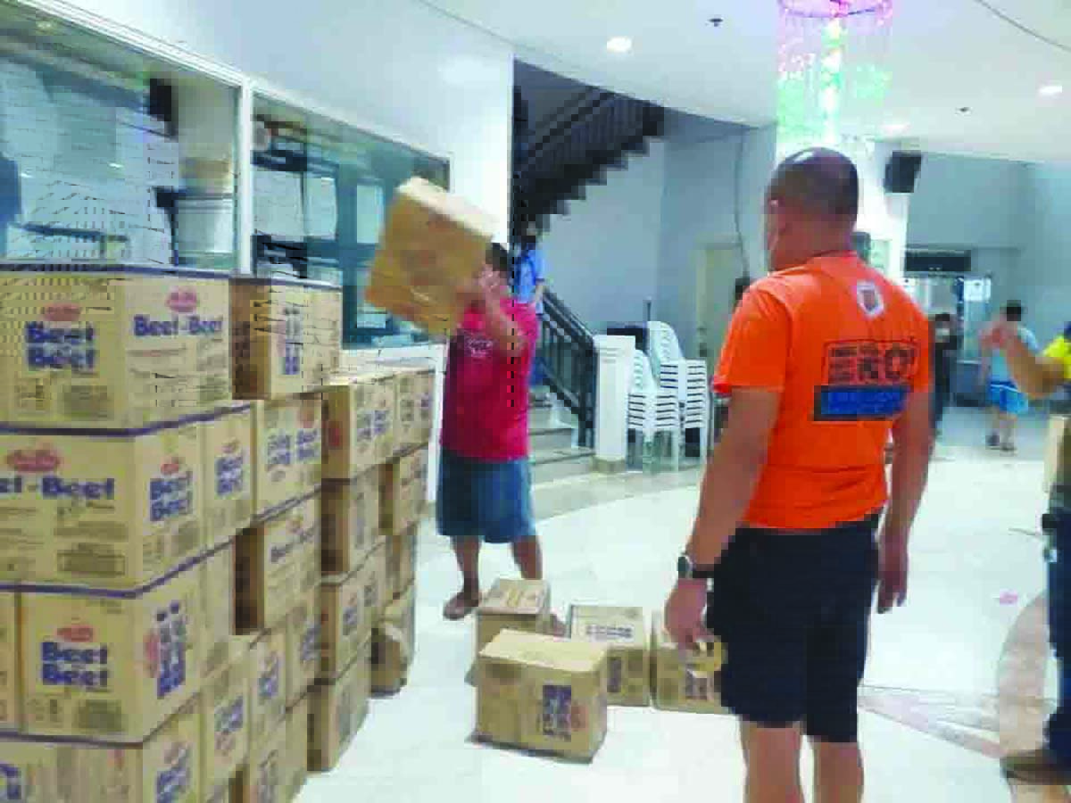PREEMPTIVE EVACUATION: West Visayans seek shelter from super typhoon ...
