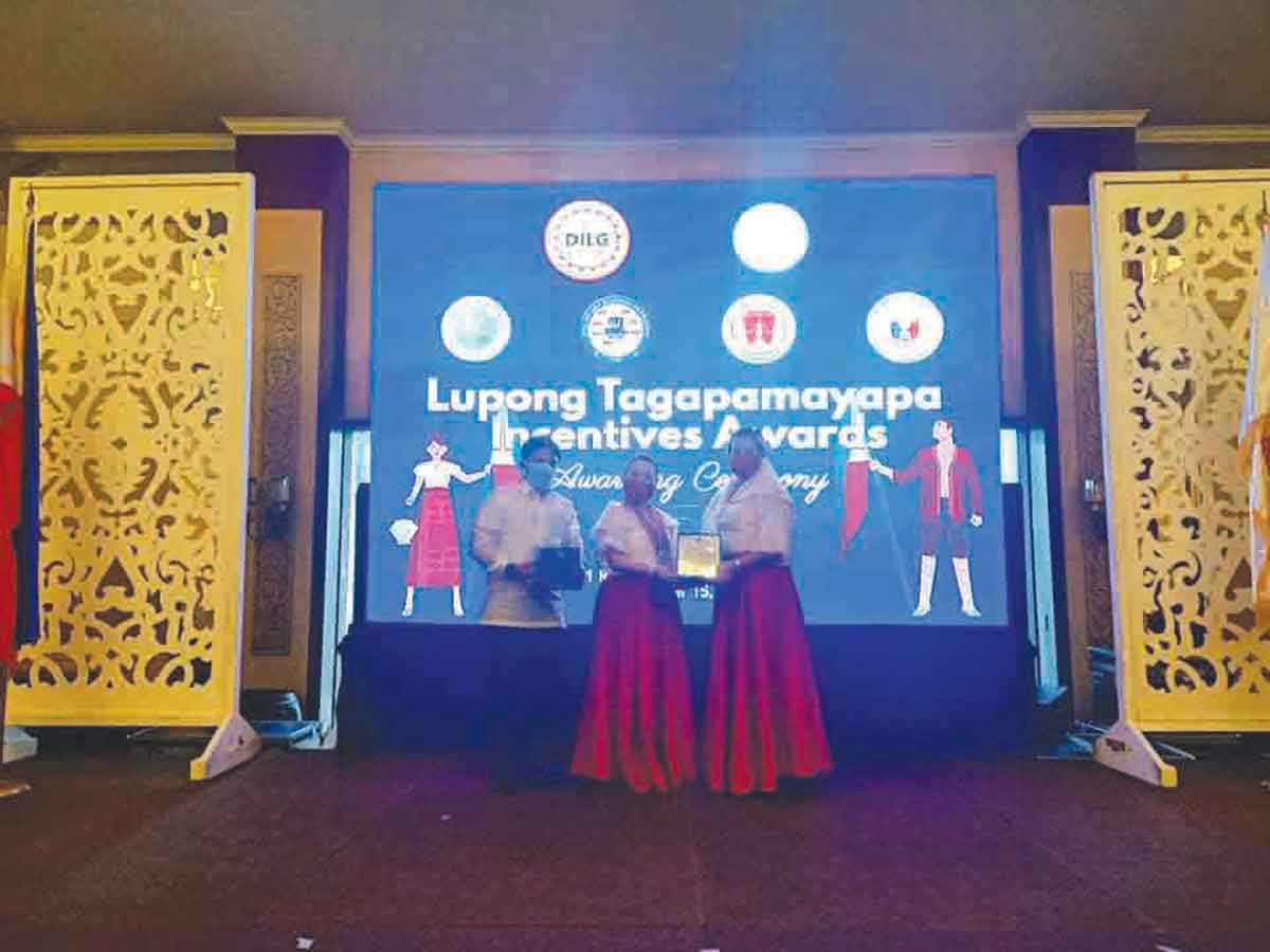 Hall of Fame: Iloilo City village champion in PH’s Lupon Incentives award