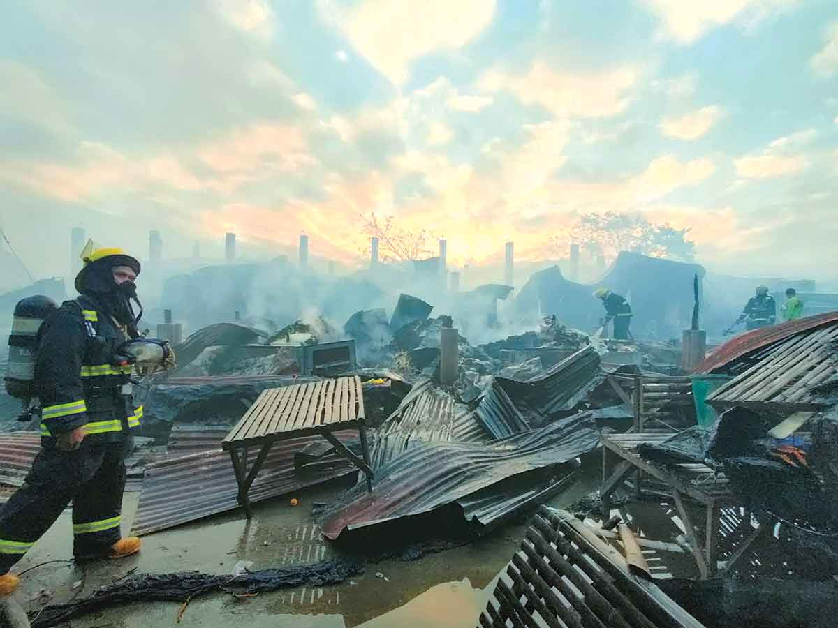 ‘EVERYTHING’S GONE’; Fire razes over 300 stalls at Oton market