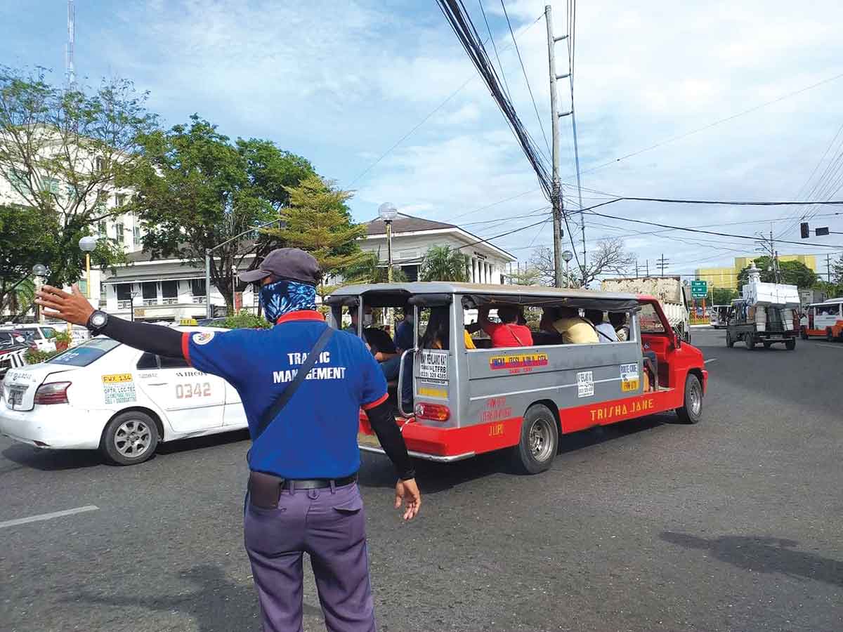 Academy to ‘professionalize’ city traffic enforcers mulled
