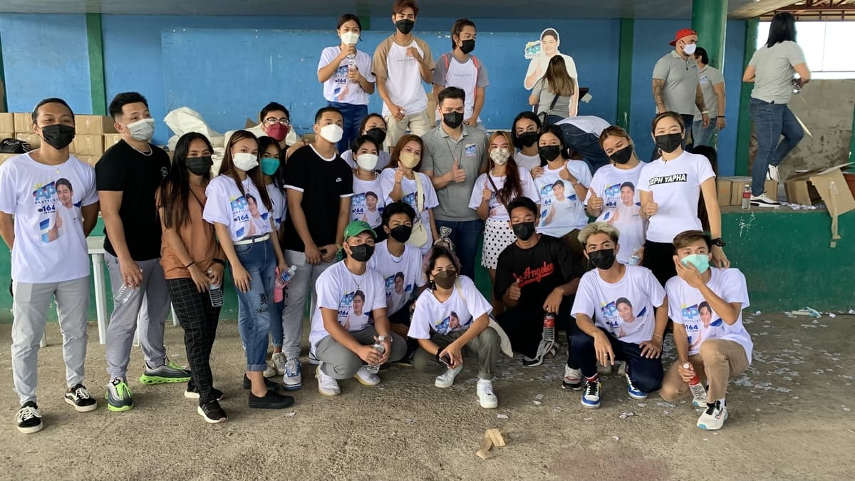 TIKTOK FAMOUS DANCE CREW DIFF FAM CONDUCTS ODETTE RELIEF IN CEBU WITH ...