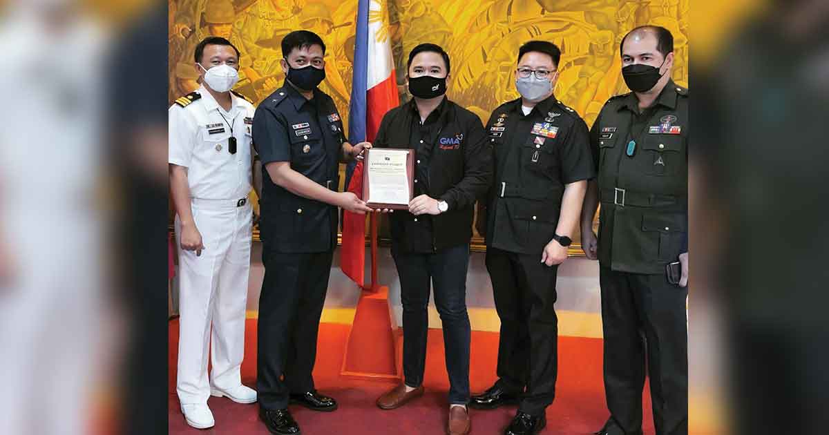 GMA Network executive conferred with Command Plaque by AFP