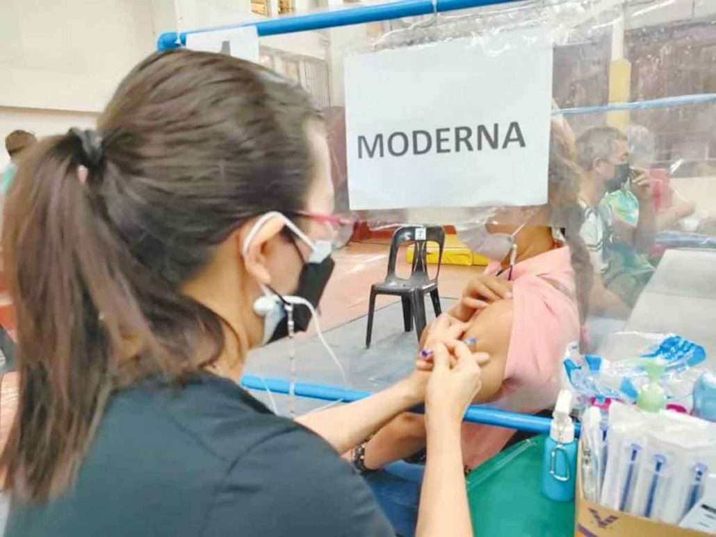 ‘NO BAKUNA, NO LABAS’; Treñas backs tougher nationwide pandemic measures