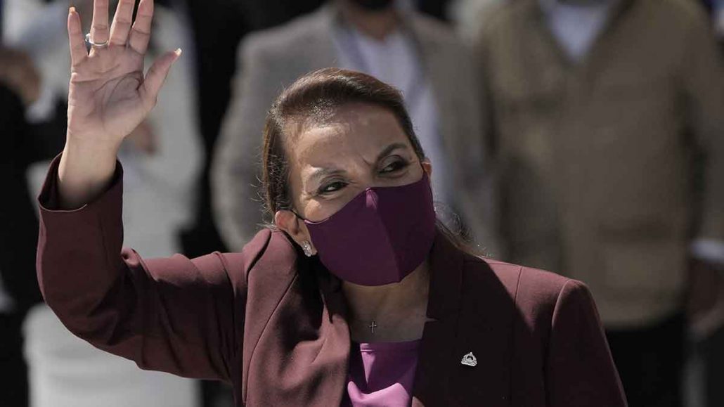 Honduras swears in Xiomara Castro as 1st female president